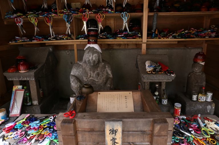 針金グルグル巻きの奉納ハサミが発する強烈な情念！ 福島県「橋場のばんば」／小嶋独観｜webムー 世界の謎と不思議のニュース＆考察コラム