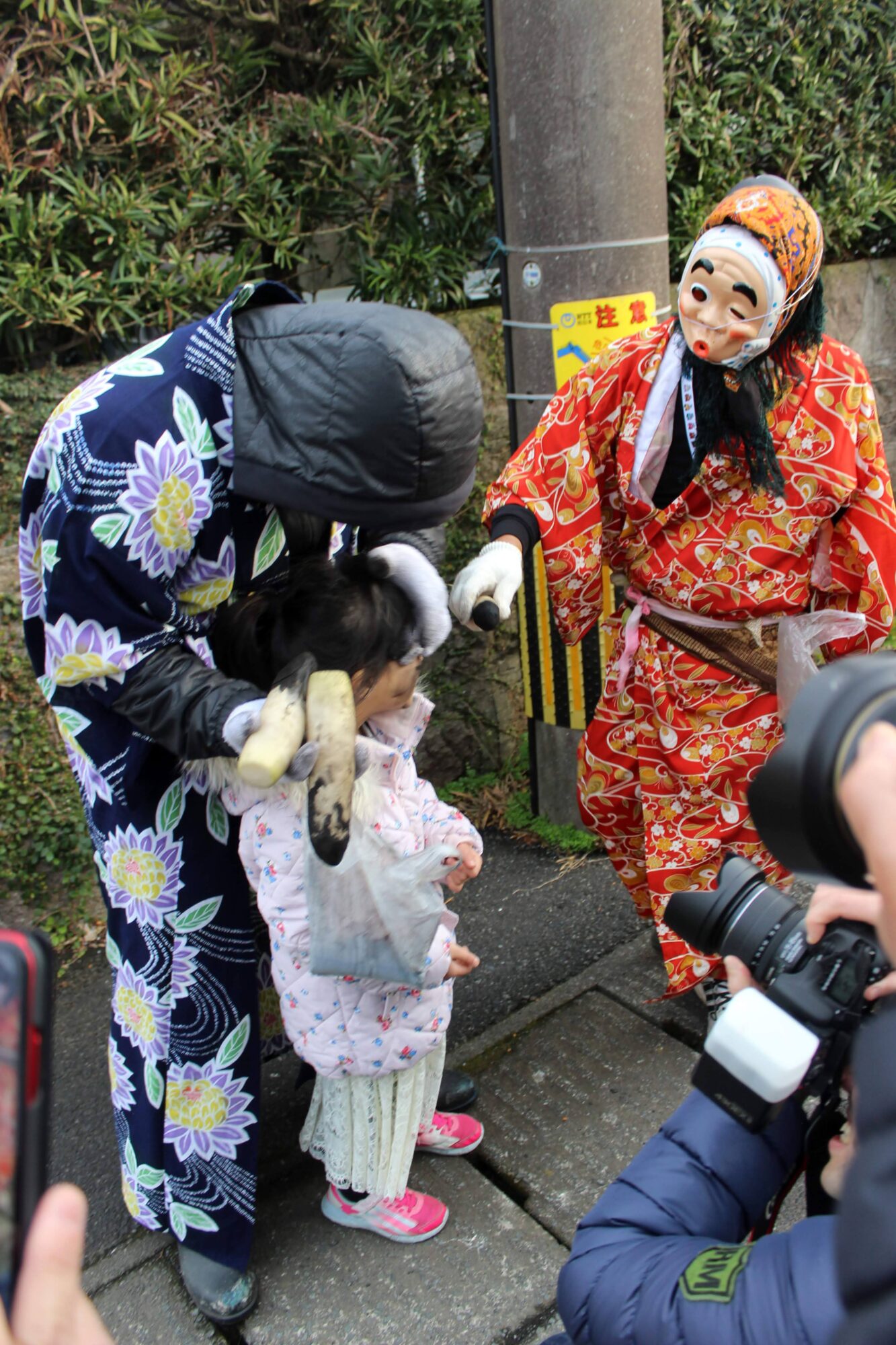 荒ぶる仮面神軍団が集落を黒く染め上げる！鹿児島・指宿「メンドン祭り」で無病息災／奇祭巡り｜webムー 世界の謎と不思議のニュース＆考察コラム